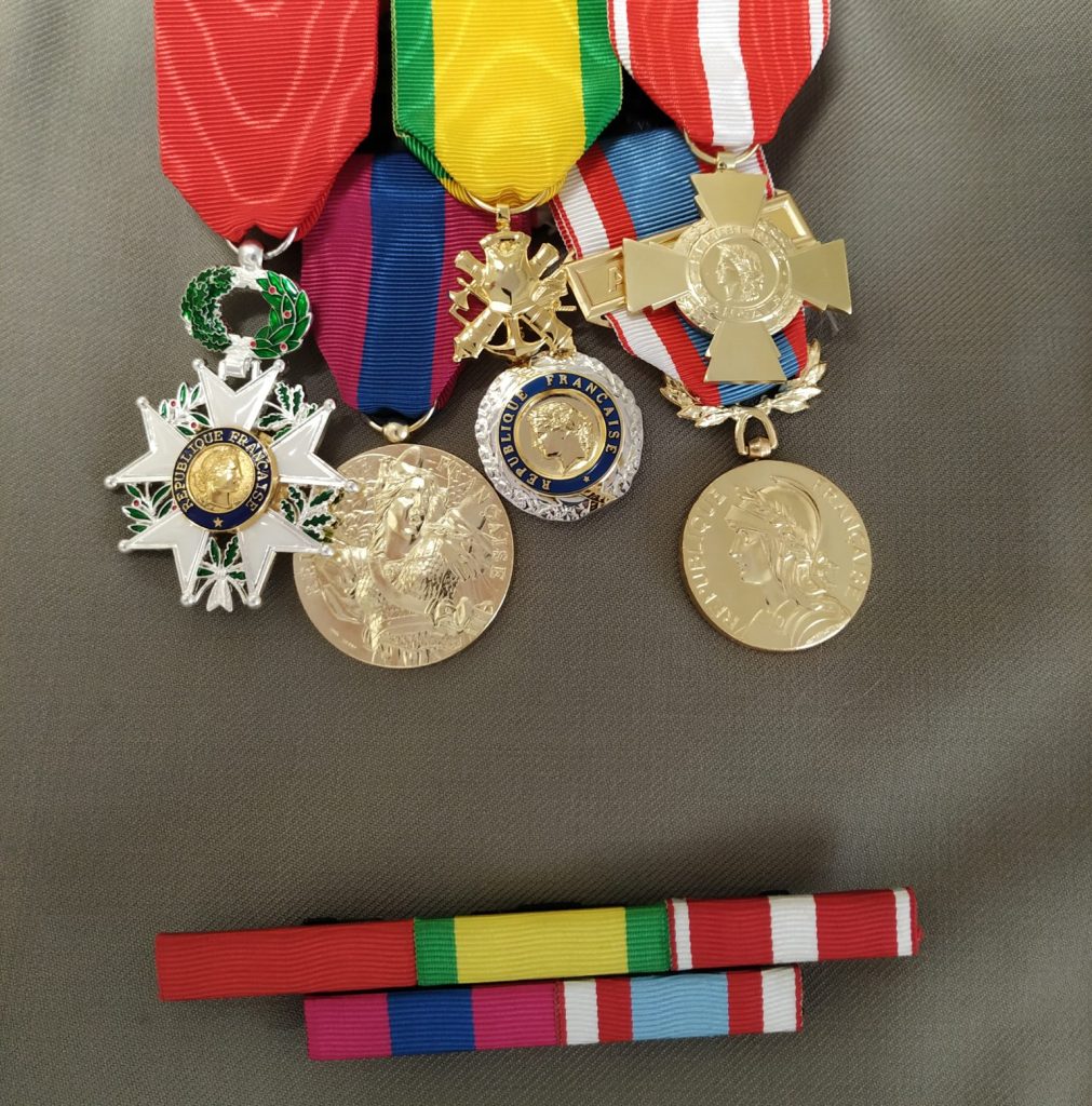 Décorations sur uniforme avec HonorHolder - Honor Holder
